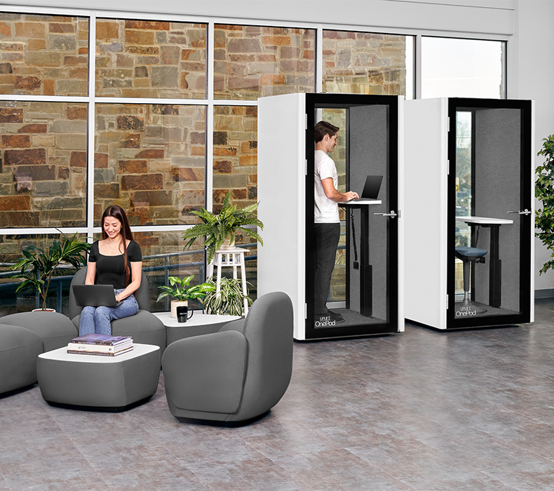 Dillo Seat with Arms | UPLIFT Desk